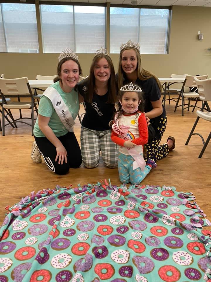 Winthrop and Gibbon Royalty participate in service project – Winthrop News