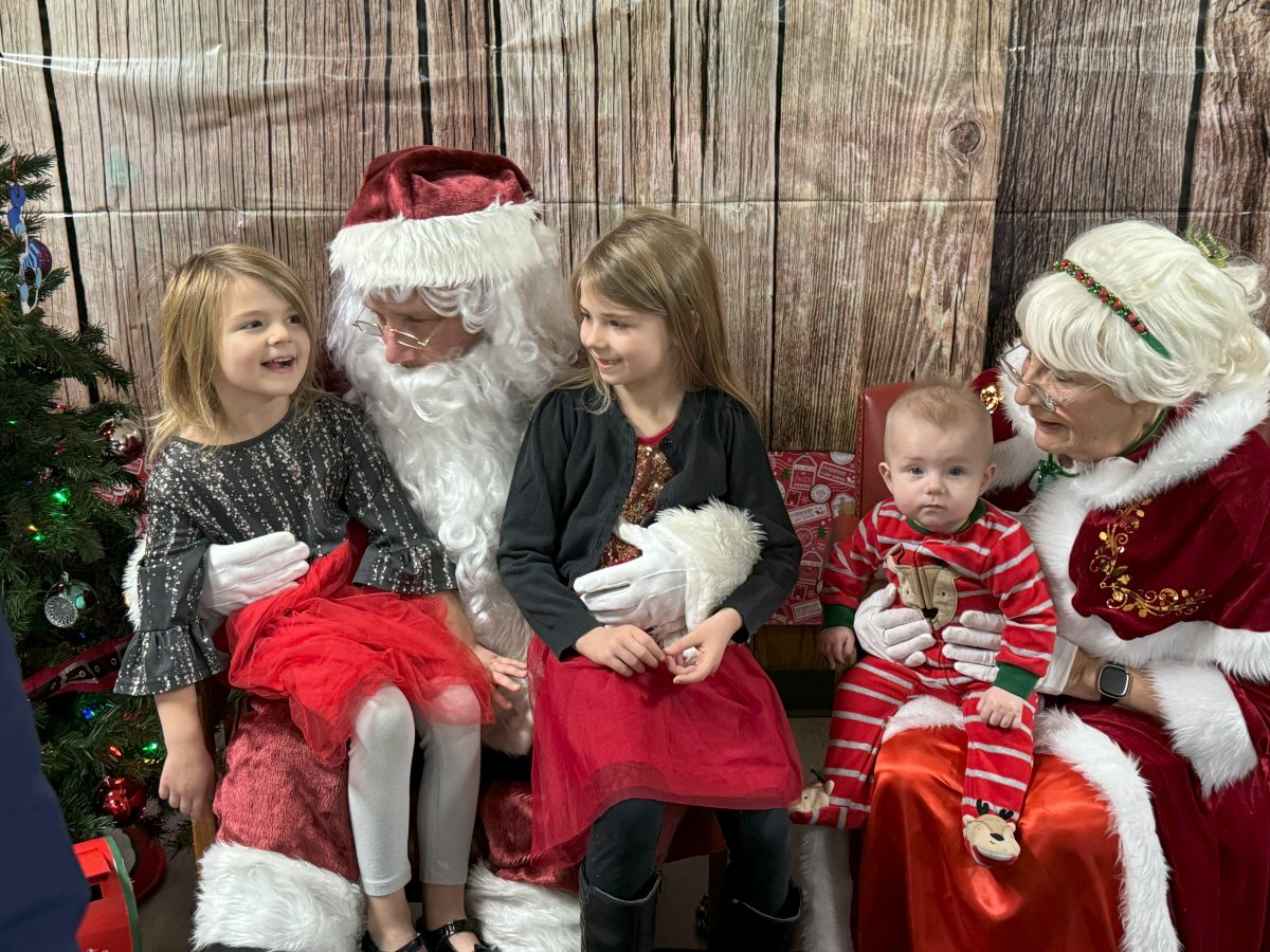 Santa brings smiles to Gibbon – Winthrop News